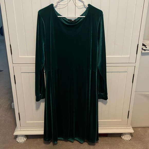Bates Sisters | Dresses | Bates Sisters Velvet Green Dress | Poshmark